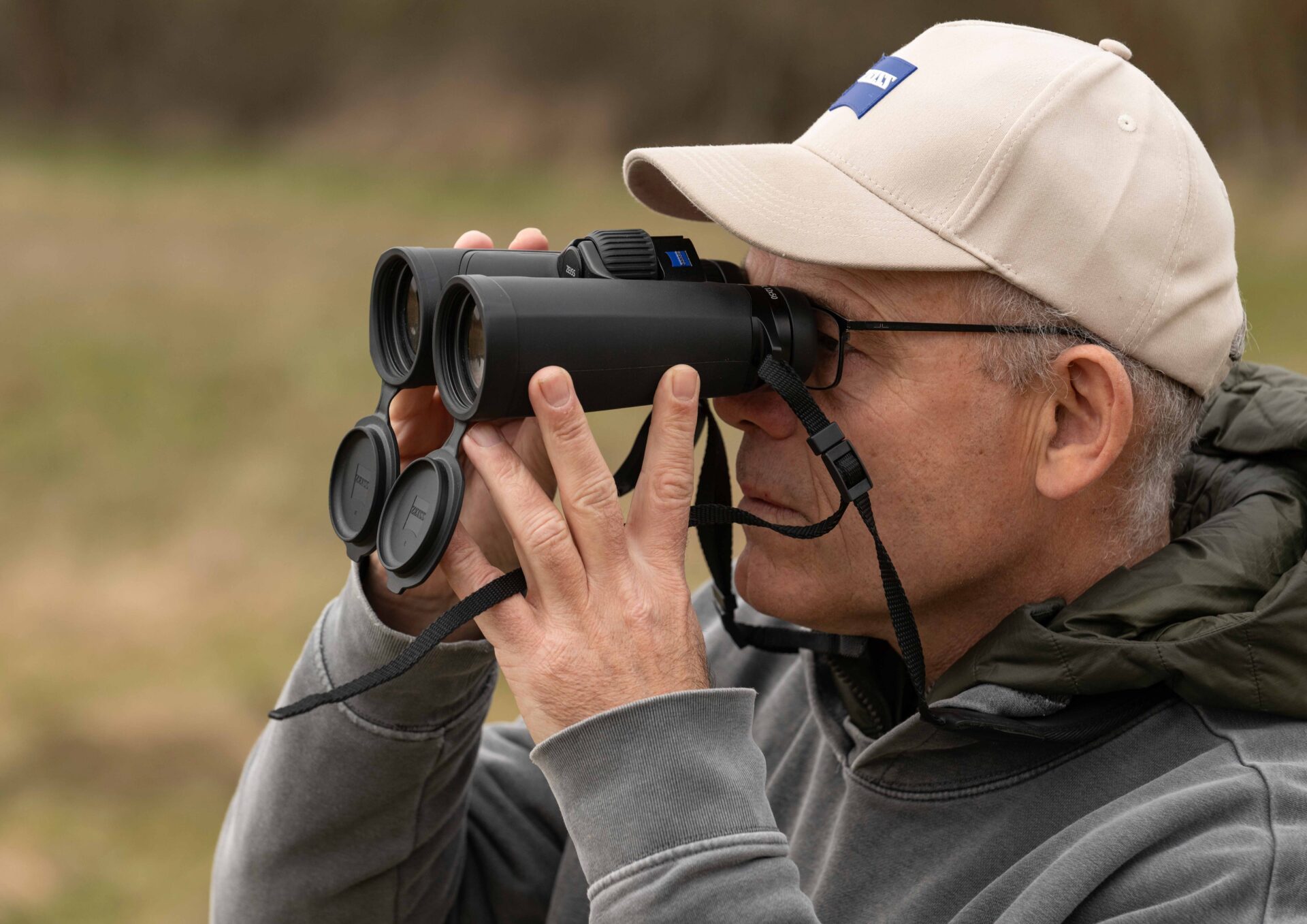 Light as a Feather, Sharp as a Razor: Henrik Knutsen Reviews the ZEISS ...